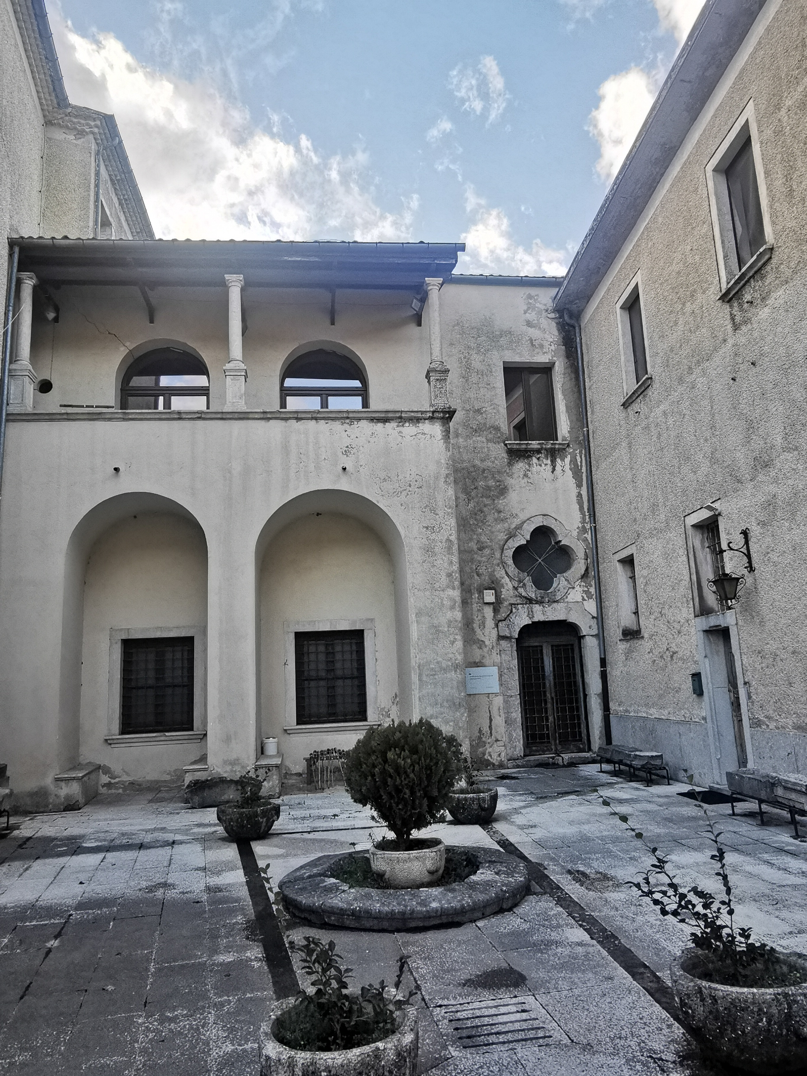 Montella - San Francesco a Folloni, fedeli in attesa tra preghiere e ...
